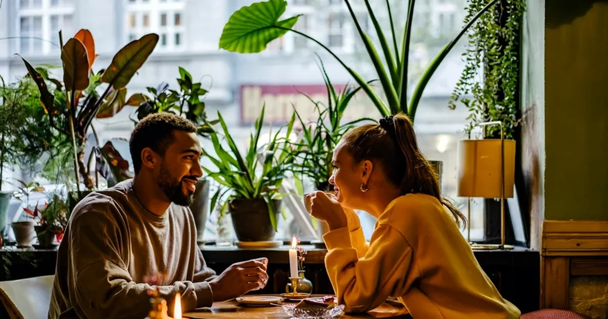 “Toque de recolher” em encontro romântico faz homem cancelar date ...