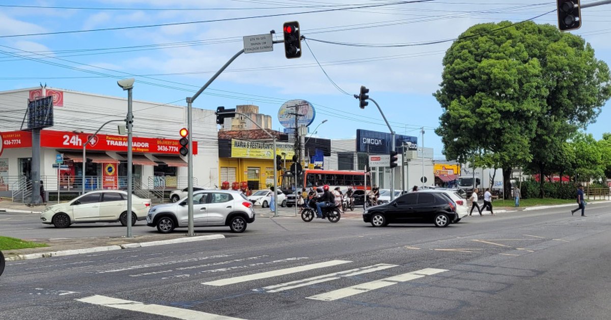 Equipamentos instalados em semáforos estão multando? Veja o que diz o ...